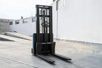 China Electric Stacker Forklift 1000kg for sale