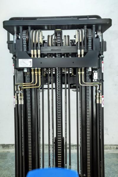 Camión eléctrico con batería, montacargas multi-direccionales, 5000 libras.