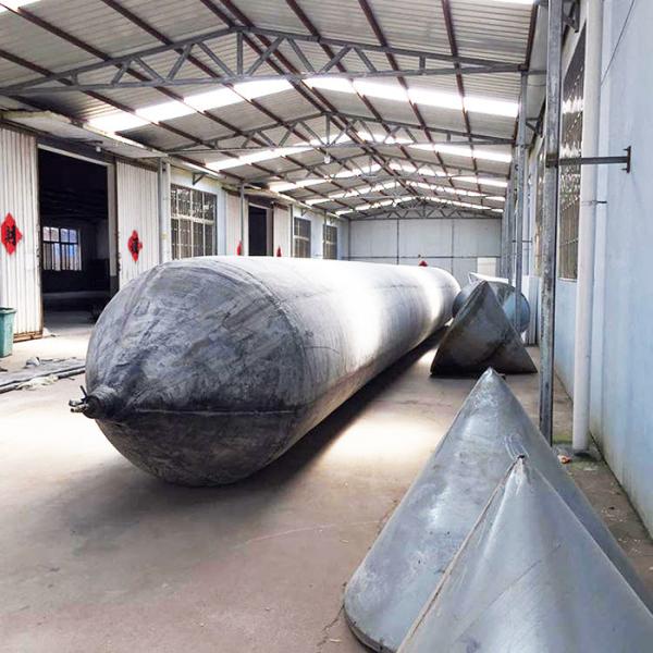 Quality Flexible Boat Salvage Airbags , Cylindrical Natural Rubber Ship Airbag for sale
