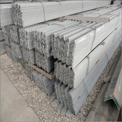 China JIS  SS400 Equal Angle Mild Steel Angle Bar with Hot Rolled Craft for sale