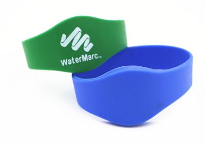China Blue Waterproof RFID Silicone Wristband For Access Control Read Range 1-10cm for sale