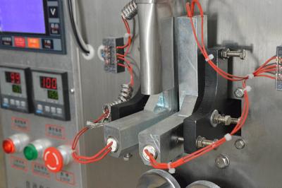 Cina Macchina imballatrice granulata del succo/tè/bustina per il sigillamento laterale tre in vendita