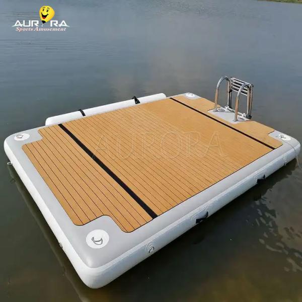 Piattaforma galleggiante per il lago