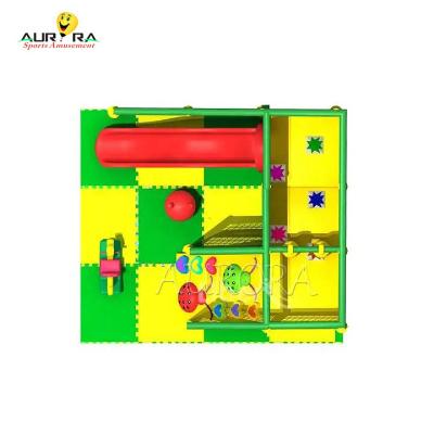 Cina Attrezzatura per giochi soft indoor giallo verde rosso disegno personalizzato in vendita