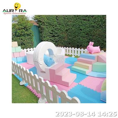 China Tapetes de espuma Indoor Soft Play Forma de coração Indoor Playground White Ball Pit à venda