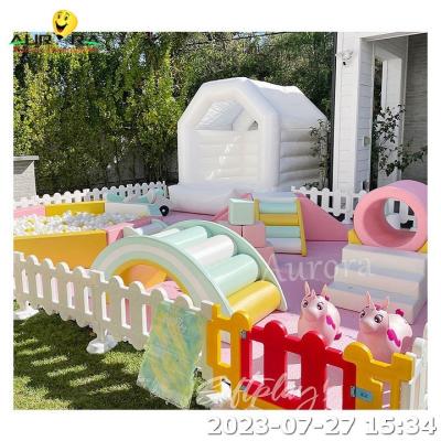 Cina Parco giochi all' aperto Soft Play With Fence With White Bounce House Soft Play Set in vendita