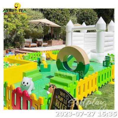 Cina Parco giochi all' aperto Soft Play With Fence With White Bounce House Soft Play Set in vendita