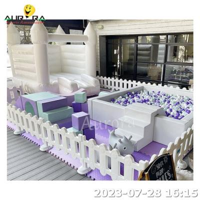 Cina Soft Play Indoor Soft Play Equipment In vendita Bianco con casa gonfiabile in vendita