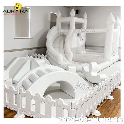 Cina Attrezzature per gioco morbido Indoor Soft Play Square White Bounce House Pit Ball Con Slide in vendita