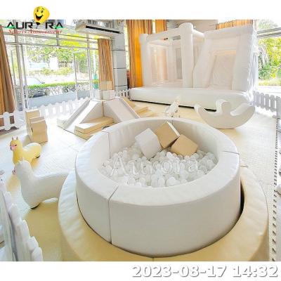 Cina Soft Play Bounce House Noleggio Outdoor Soft Play Con Slide E Ball Pit Bianco in vendita
