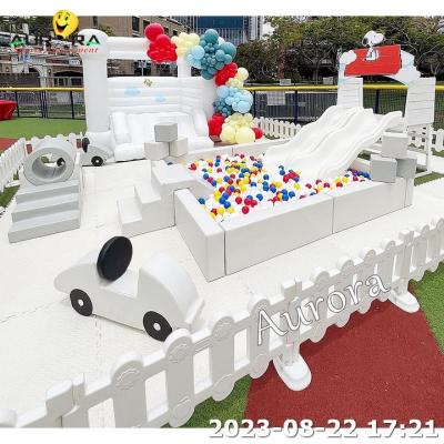 中国 ソフトプレイ ボンズハウス アウトドア ソフトプレイ スライドとボール ピット ホワイト 販売のため
