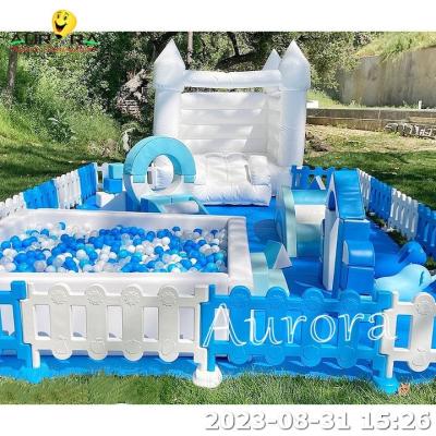 China Buitenfeest opblaasbaar Wit kasteel Soft Play-apparatuur Indoor speeltuin for sale
