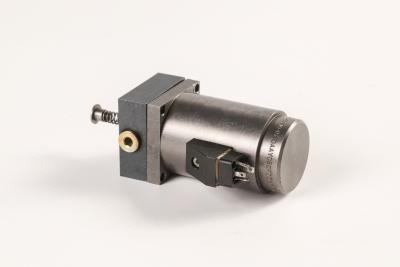 Cina Industria dell'abbigliamento 42V/24V Valvola solenoide idraulica per tagliatrice di carta Polar P1 P2 Peso 2 kg in vendita