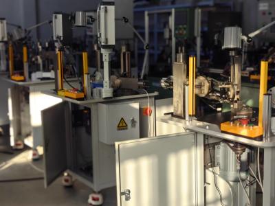 China Winkelschneidmaschinen; Winkelschneidmaschinen;Tpu-Siegelschneidmaschine;Tpu-Siegelschneider; Randschneidmaschine; Kinfe-Schneidmaschine zu verkaufen