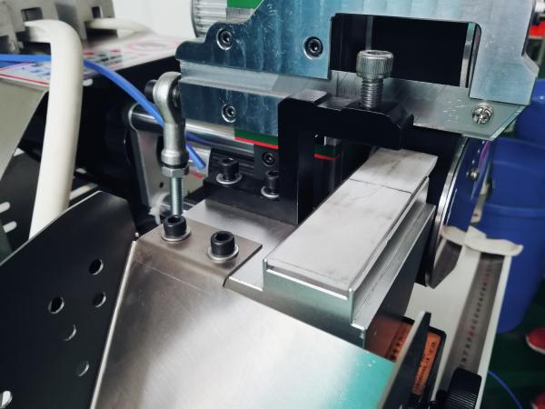 Macchine per il taglio in lunghezza di tubi e tubi, tagliatrici di tubi; macchine per il taglio; macchine per il taglio automatico di tubi;
