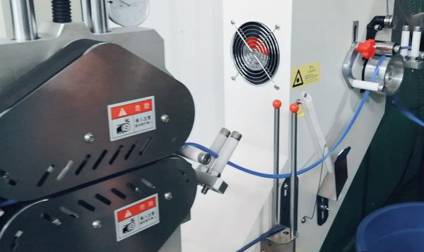 Macchine per il taglio in lunghezza di tubi e tubi, tagliatrici di tubi; macchine per il taglio; macchine per il taglio automatico di tubi;