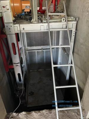 China Mini 500 kg lading Single Cage Building Well Lift voor Shift 650 * 200 mast sectie Te koop