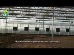 ポリカーボネートパネル温室建設中