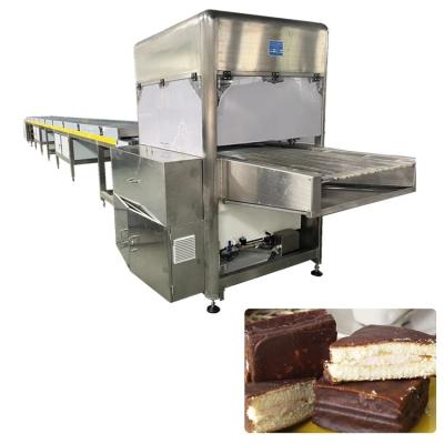 Cina 18M in acciaio inossidabile confezioneria Enrobing Machine con tensione personalizzata e sistema di controllo PLC in vendita