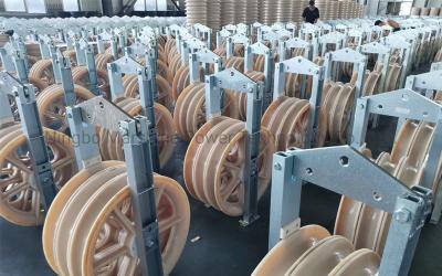 China 1160mm Large Diameter Stringing Block With Nylon Sheave Lifting Cable Pulley Electric Block for sale