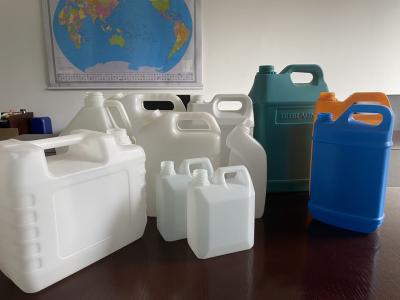 Cina Lubricating Oil Bottle Jerry Can Making Machine Servo System EBM Extrusion Blow in vendita