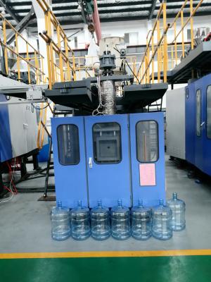 Cina Macchina dello stampaggio mediante soffiatura dell'estrusione del PC della bottiglia di acqua una forma rettangolare di 5 galloni in vendita