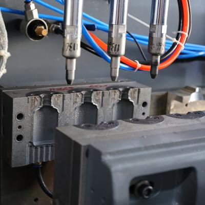 Cina macchina dello stampaggio mediante soffiatura della cavità dell'estrusione dell'HDPE 2L completamente automatica per la bottiglia di plastica in vendita