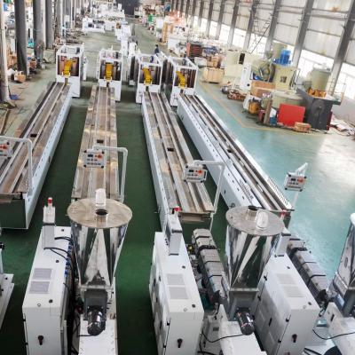 China Línea de producción de fábrica de perfiles de marcos de ventanas y puertas de alta capacidad de PVC/UPVC/WPC, línea de extrusión de perfiles de ventanas abatibles y correderas, máquinas para la fabricación de perfiles de plástico en venta