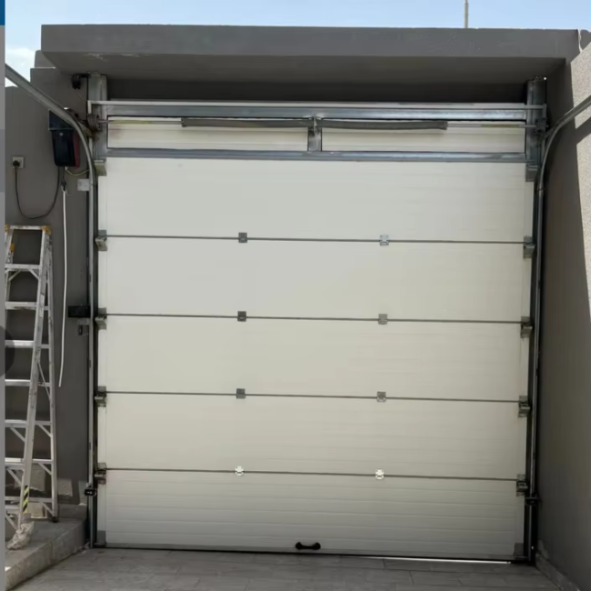 CK850DC garage door opener in operation