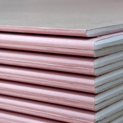 China Hoogwaardige brandbestendige gipsplaten 4x8ft 5/8 inch voor interne gipsplaten Te koop
