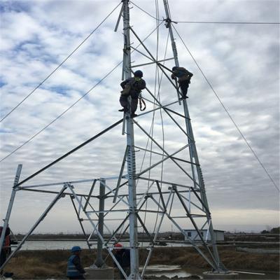 熱いすくいの電流を通された鋼鉄格子送電線33KVタワー