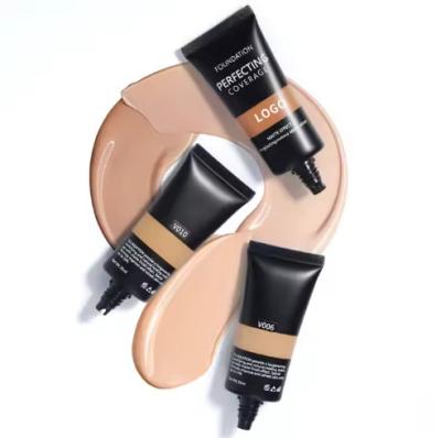 China Natuurlijke basisvloeistof met huidliefhebbende ingrediënten met volledige dekmantel, kleurveranderende basismake-up Te koop