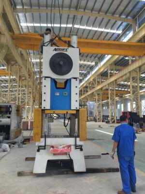 Cina Alta precisione macchina automatica della stampa di potere di 60 tonnellate con la frizione pneumatica in vendita