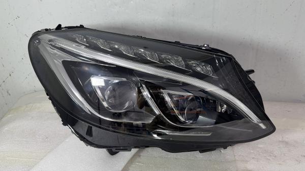 Quality 205 High End Right Headlight 2015-2018 C Class Headlight Part number: A20590-67803 for sale
