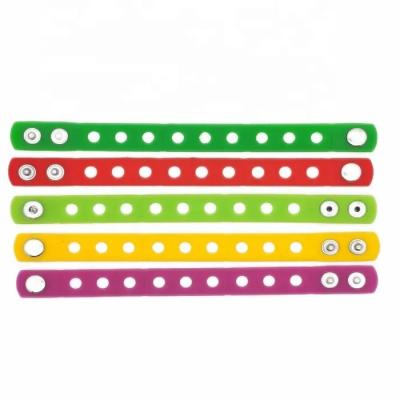 Cina Braccialetto di silicone personalizzato per Natale Regali per Halloween Regolabile 21cm Braccialetto in vendita