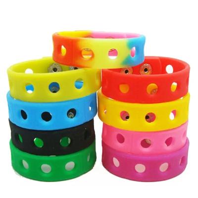 Cina Braccialetto di silicone personalizzato per Natale Regali per Halloween Regolabile 21cm Braccialetto in vendita