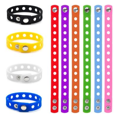 Cina Braccialetto di silicone personalizzato per Natale Regali per Halloween Regolabile 21cm Braccialetto in vendita