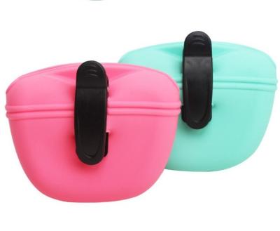 Cina Cane da passeggio in alluminio Silicone Dog Food Snack Bag Portable Waist Pack per l'addestramento degli animali domestici in vendita