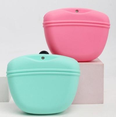 Cina Cane da passeggio in alluminio Silicone Dog Food Snack Bag Portable Waist Pack per l'addestramento degli animali domestici in vendita