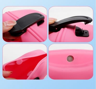 Cina Cane da passeggio in alluminio Silicone Dog Food Snack Bag Portable Waist Pack per l'addestramento degli animali domestici in vendita