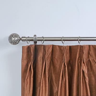 Cina Singole aste della tenda elettrolitiche messe con i Finials del sostegno 25MM del ferro in vendita