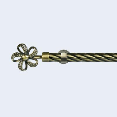 Cina Il ferro in rilievo 3-Meter materiale del Finial del fiore dell'Anti-ottone ha torto la tenda Rod With Accessories in vendita