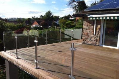 China Classic Glass Balustrade with Stainless Steel Top Handrail for Balcony for sale