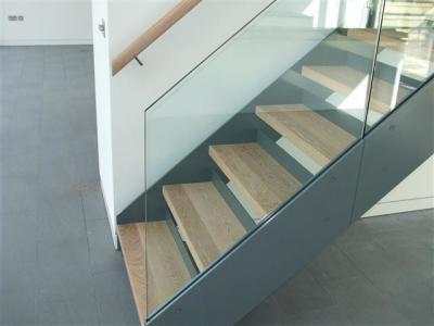 China Simple Design Straight Wooden Staircase with Tempered Glass Railing / Double Beam Steel Stairs for sale