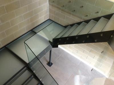 China Fashionable Glass Steps Straight Staircase Design with Glass Railing for sale