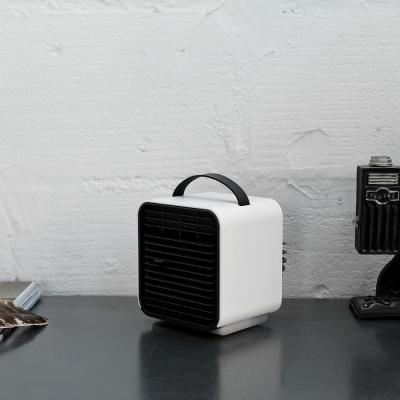 Cina Ventola di raffreddamento più fresca tenuta in mano ricaricabile dello spruzzo d'acqua del carro armato della batteria 150ml del fan dell'aria in vendita