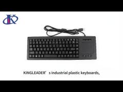 Teclado de plástico de baixo custo com 68 teclas