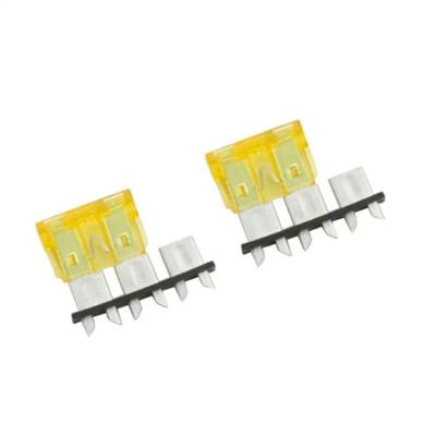 China Medium Middle Standard Size Car Auto Plug in Automotive 257 287 Blade Fuse Holder PCB Mount Fuse Clip for sale