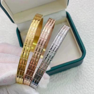 Cina Braccialetto di bracciale ovale largo da 4 mm in acciaio inossidabile braccialetti personalizzati per coppia in vendita