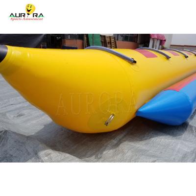 Cina 8 Persone Giocattoli d'acqua gonfiabili Sport acquatici gialli Pesci volanti Banana Barca in vendita